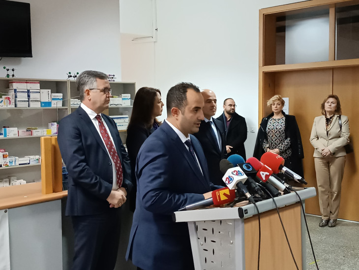 Шаќири Пријавени се кандидати за рецензенти учениците наскоро ќе го добијат и учебникот по